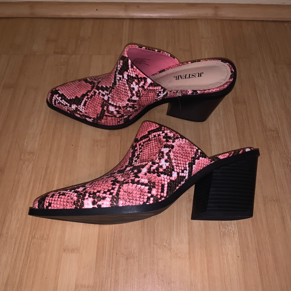 Subtle Sophisticate Mule - Snake Skin - Gem